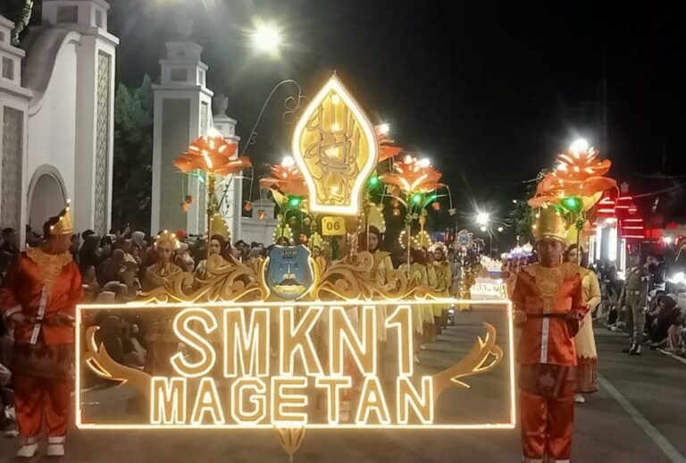 Takbir Bergema Diiringi Lampion Bambu, Simbol Kebersamaan Idul Adha ...